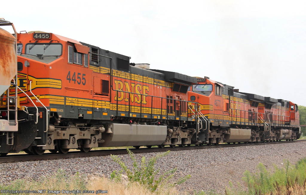 BNSF 4455 and 4877 trail on this nb.